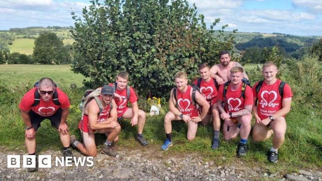 Dursley rugby players complete fundraiser for club-mate - BBC News