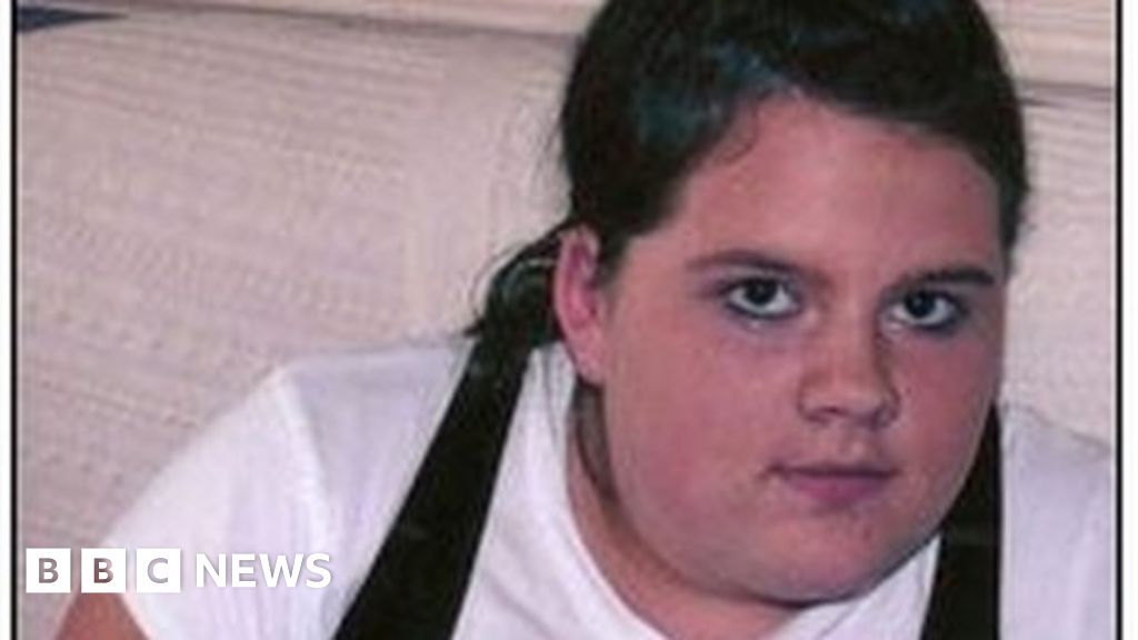 Ashleigh Hall murder: Grandfather in plea over internet - BBC News