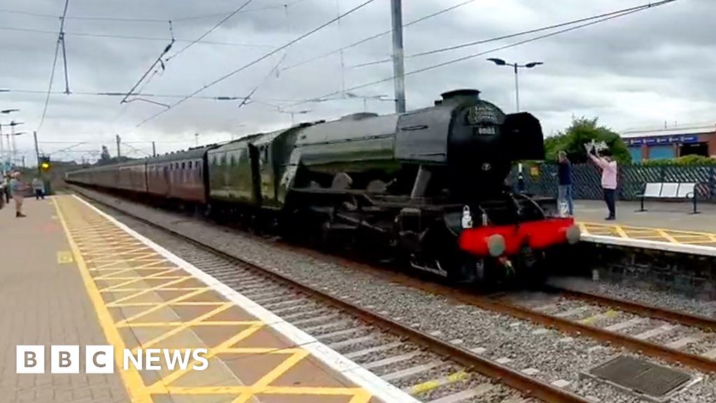 Flying Scotsman passed through East Midlands railway stations - BBC News