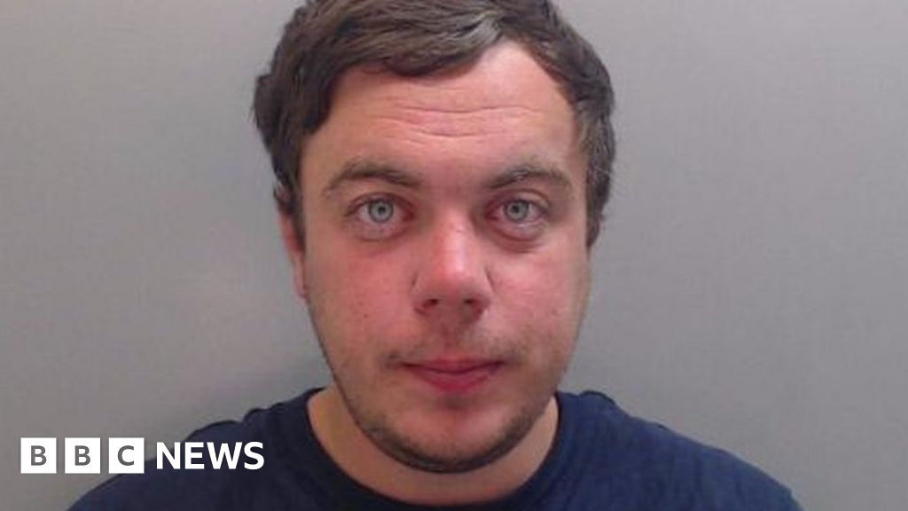 Daniel Renshaw guilty of 'vicious' murder of his father - BBC News