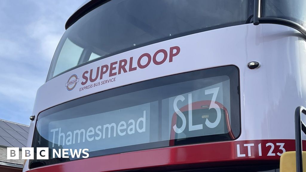 New SL3 Superloop route launches in south-east London - BBC News