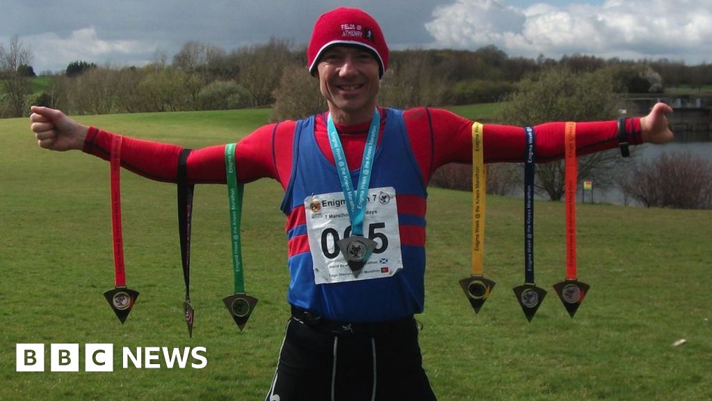 Gloucestershire man aiming for world record with 1,000 marathons - BBC News