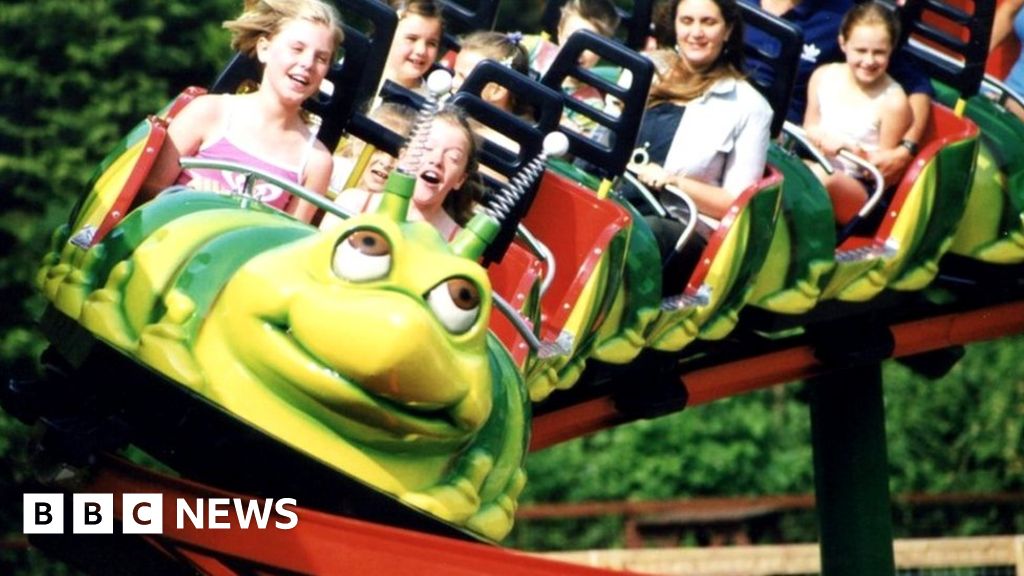 In pictures: Paultons Park celebrates 40th anniversary - BBC News