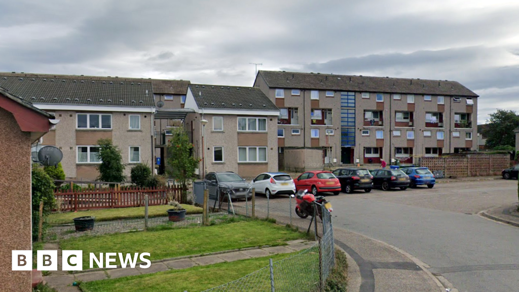 Man seriously injured in attempted murder at Inverness flats - BBC News