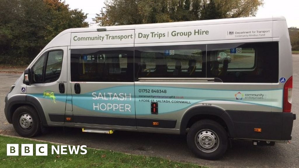Saltash community group launches dedicated hospital bus - BBC News