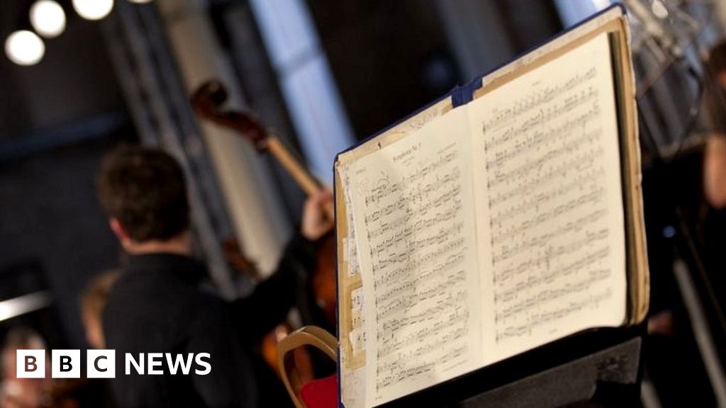 Tory MP Bernard Jenkin urges visa deal for EU musicians - BBC News