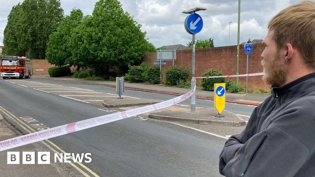 Gosport: Man who saved daughters and wife in anguish after flats fire ...