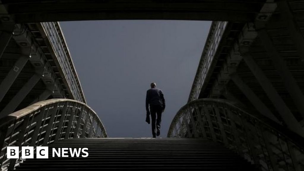 Fraud fighters targeted by scams - BBC News