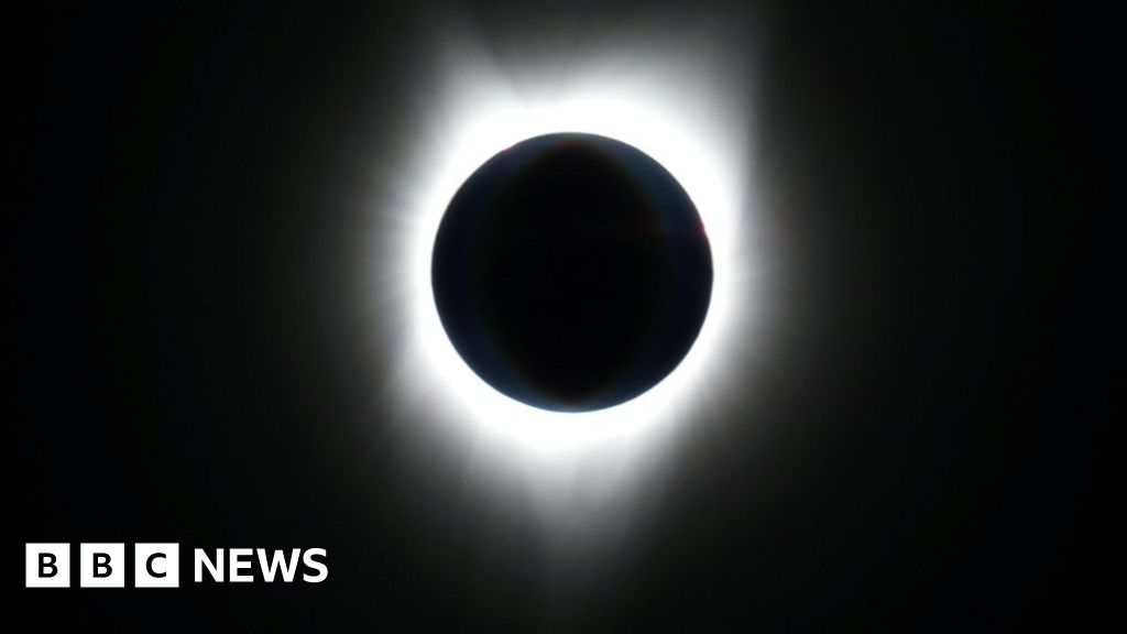 Solar eclipse 2017: Chasing the moon's shadow at 40,000ft