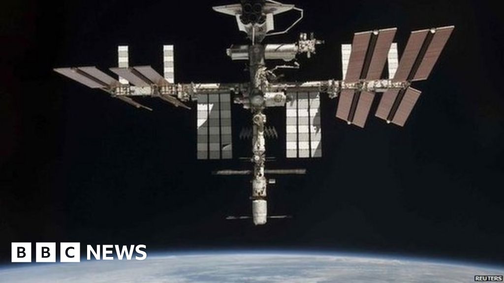 Radio enthusiast calls space station from his shed - BBC News