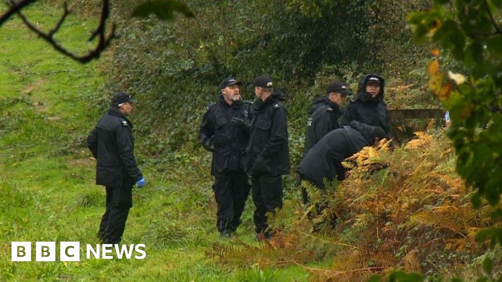 Foot found in walking boot identified in Cornwall - BBC News