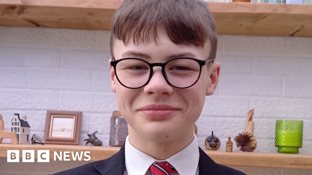 Teen 'hero' saves man from Gainsborough house fire - BBC News