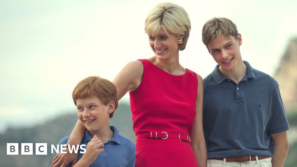 The Crown: Welsh teen Fflyn Edwards on playing Prince Harry - BBC News