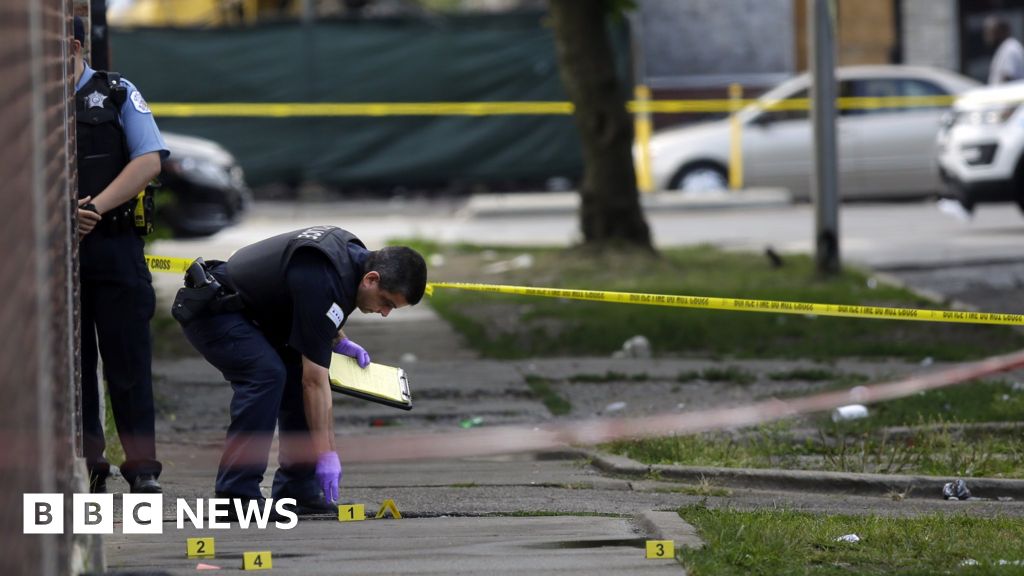 Chicago appeals for help after dozens shot over weekend - BBC News