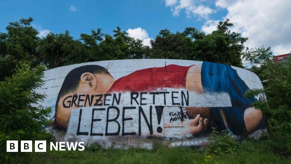German mural of dead Syrian boy Alan Kurdi vandalised - BBC News