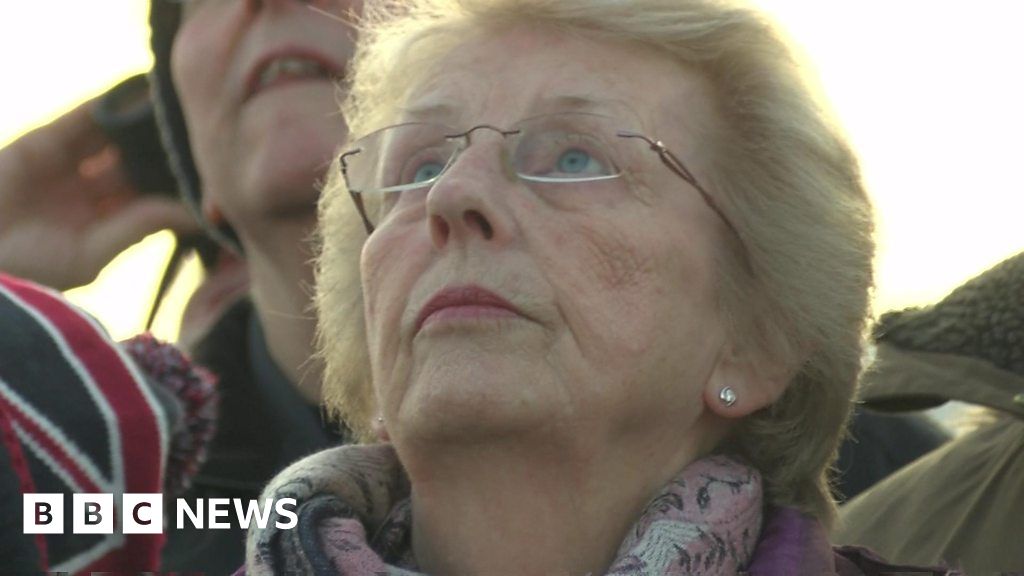 Tim Peake's parents say rocket launch was "emotional" - BBC News