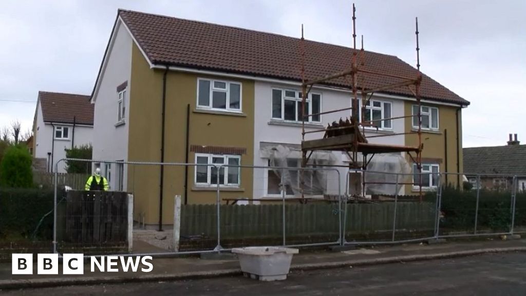 Homes evacuated after WW2 shells found in garden - BBC News