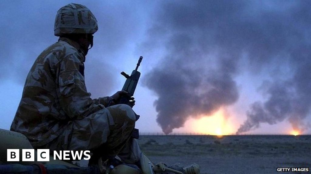 Publish Chilcot report, say families - BBC News