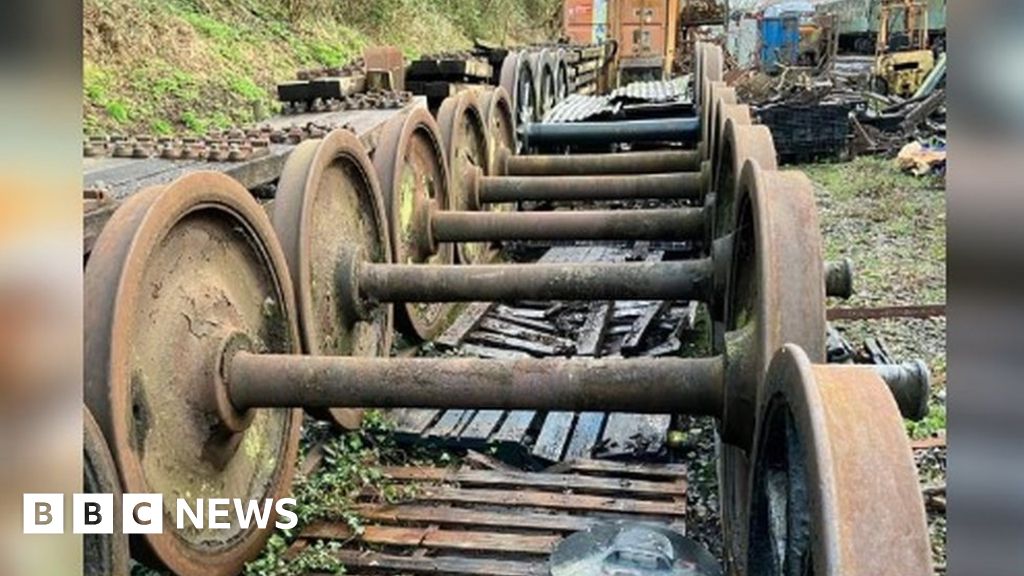 Staff at Avon Valley Railway 'hurt' by "substantial" theft - BBC News