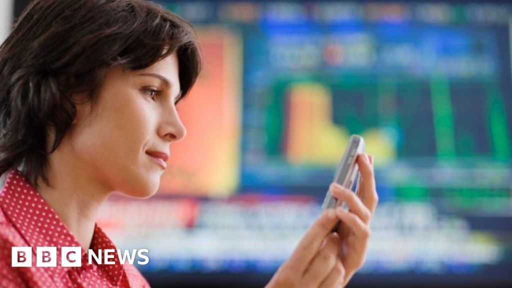 Interest rate change text alert for savers - BBC News