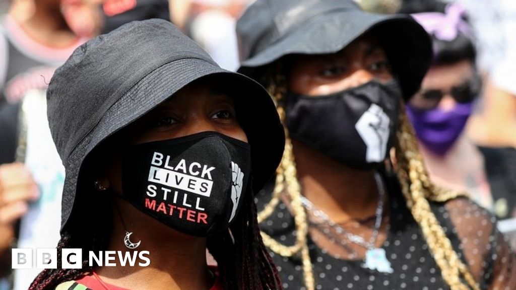 Hundreds join protest outside Tottenham Police Station