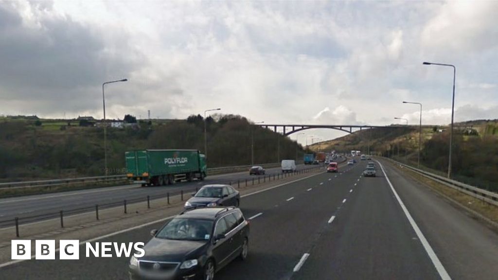 Driver dies in M62 'wrong way' motorway crash - BBC News