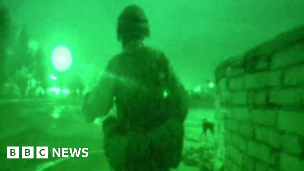 Patrolling Basra by night, 2003 - BBC News