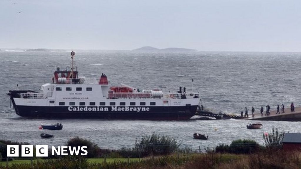 Agreement protects CalMac workforce, says TSSA - BBC News