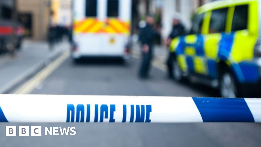 London violence: Knife and gun crime low after lockdown - BBC News