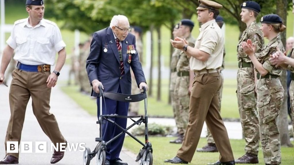 Captain Tom made honorary colonel at Army college