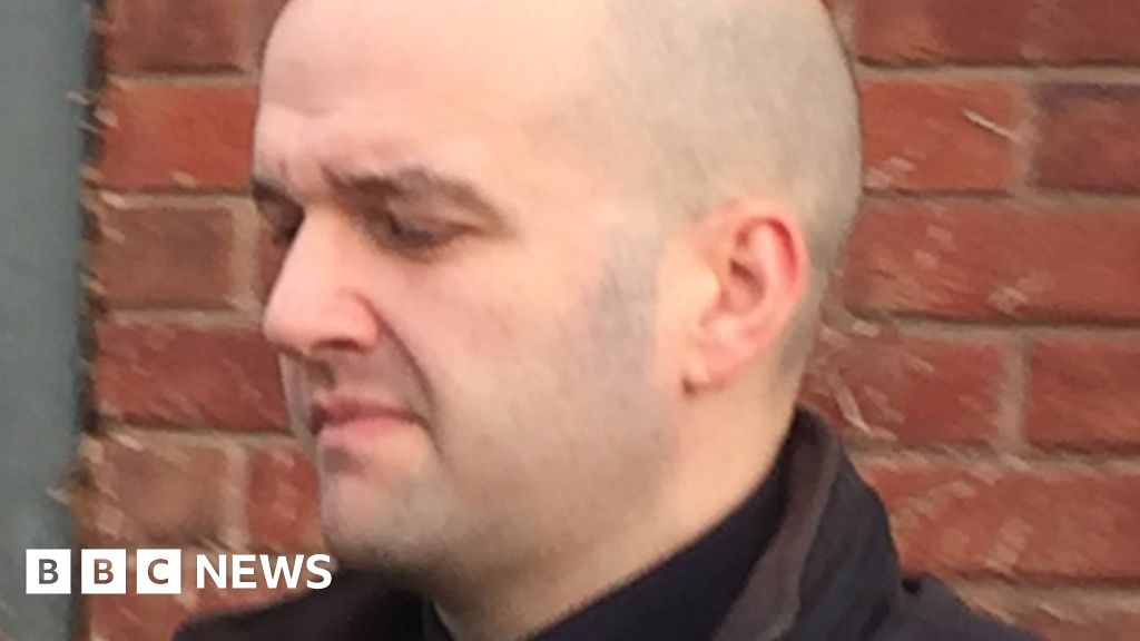 Durham prison officer denies sex with female inmates - BBC News