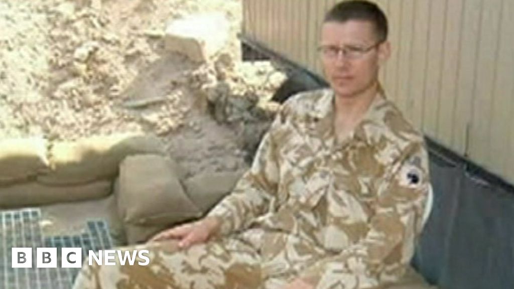 Crawley: Two omitted soldiers’ names added to war memorial - BBC News