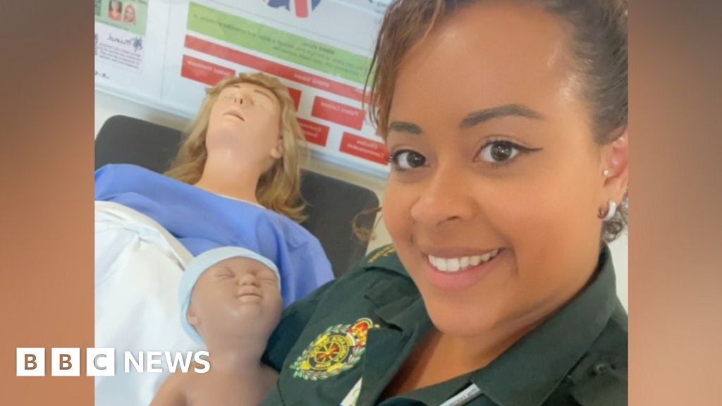 Birthing mannequins introduced in maternity care overhaul - BBC News