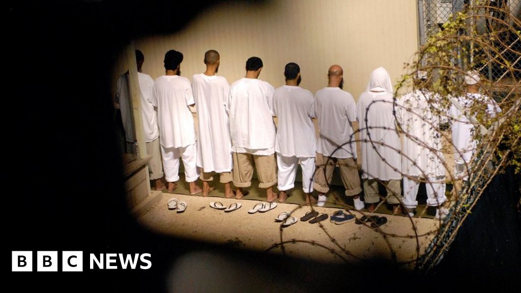 Obama announces fresh Guantanamo closure plans - BBC News