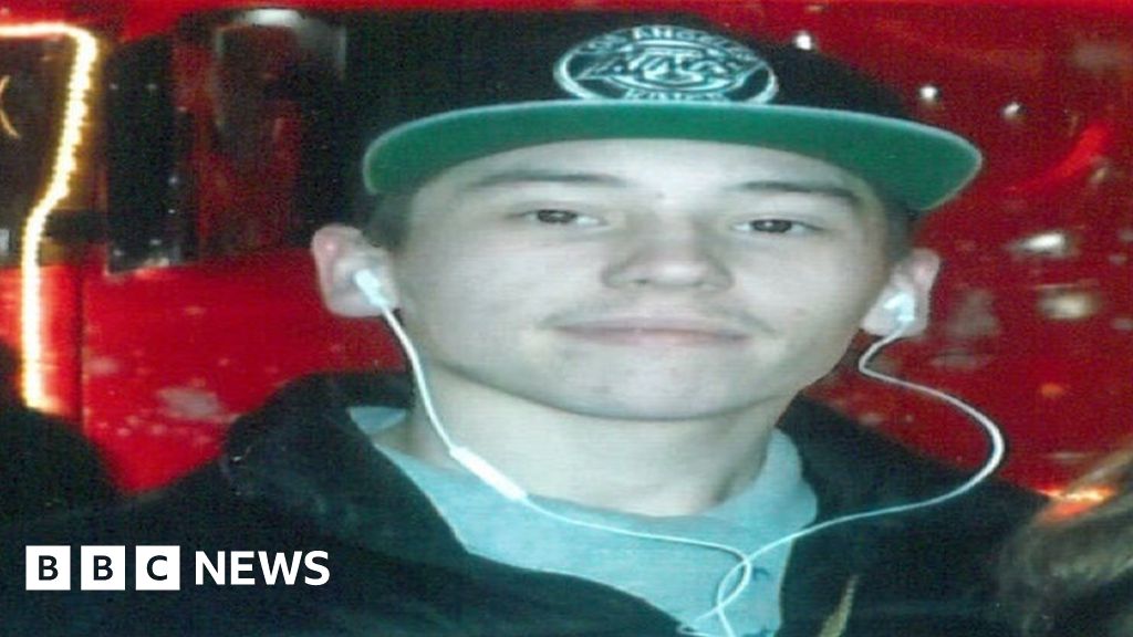 Three held after fatal shooting of teenager Connor Smith - BBC News