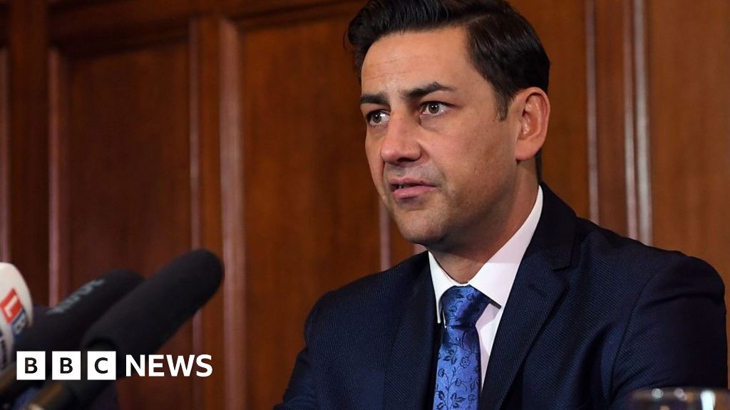 Footballers launch trust to fight abuse - BBC News