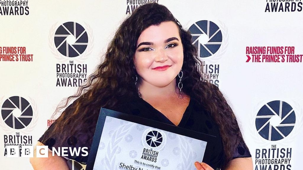 Arts University Plymouth student wins top photography award - BBC News