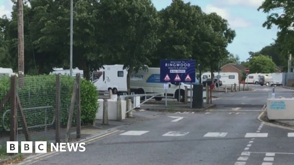 Ringwood School forced to close over traveller encampment