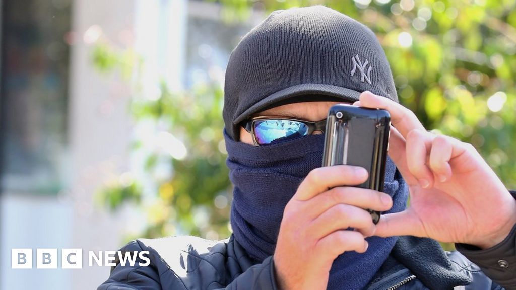 National Lottery worker 'helped with fake win scam'