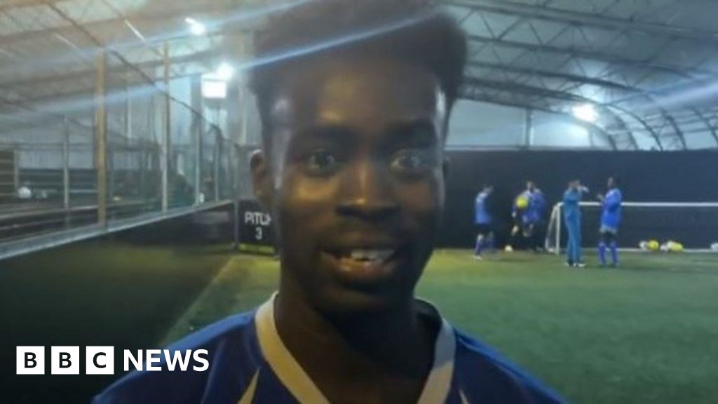 Preston refugee footballers share football and friendship - BBC News