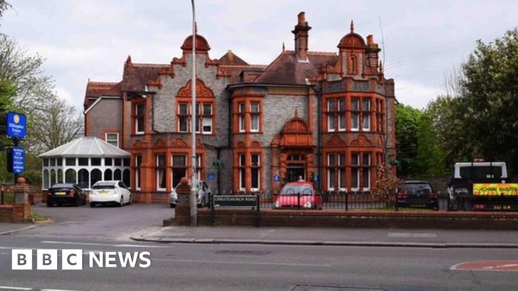 Man arrested following Reading hotel rape - BBC News