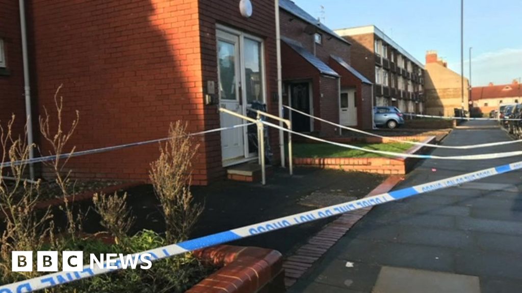 Cullercoats murder arrest after man dies in stabbing at flats - BBC News