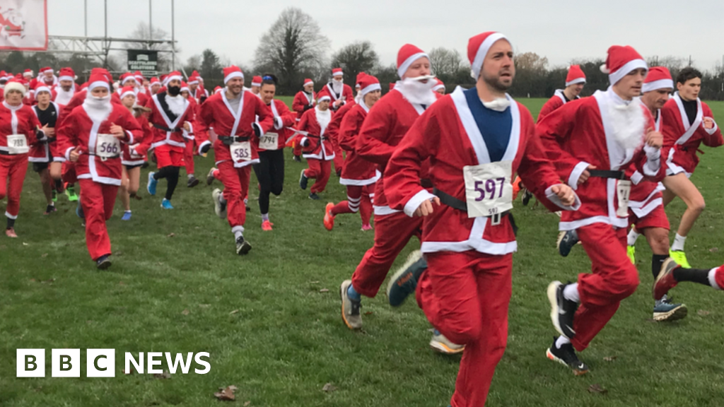 Saltford Santa Dash: 750 runners dressed as Santa raise £10k for charity