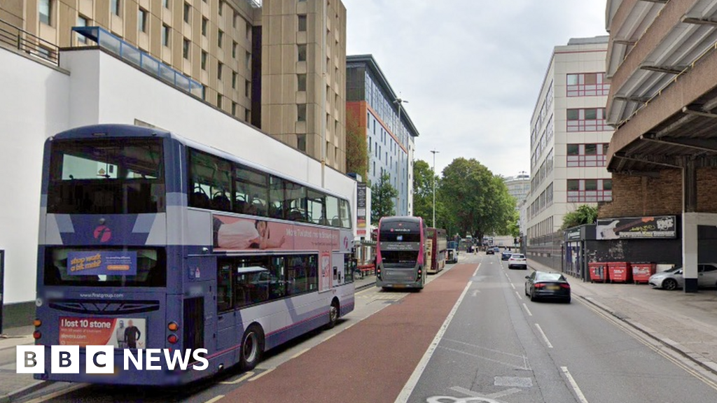 Bristol bus franchising: Mayor blames council for blocking deal