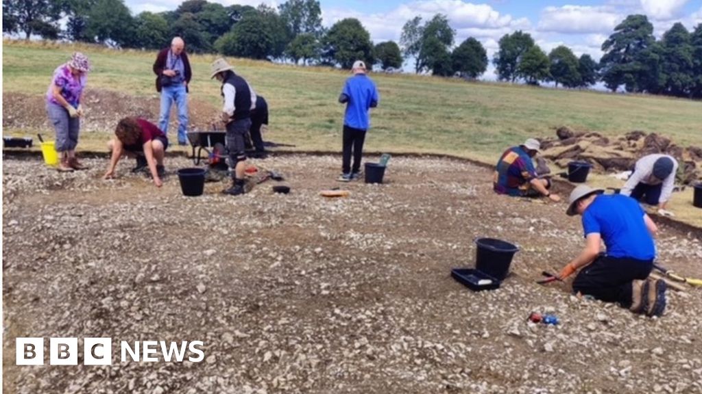 Beverley: Archaeologists unearth suspected medieval pub in dig