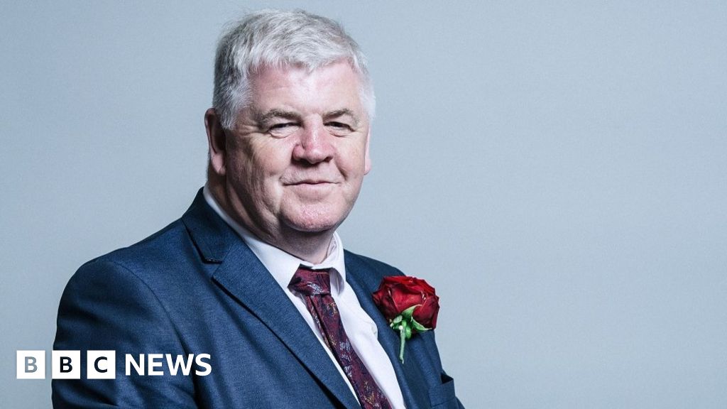 Scottish Labour MP triggers Lanarkshire council by-election - BBC News