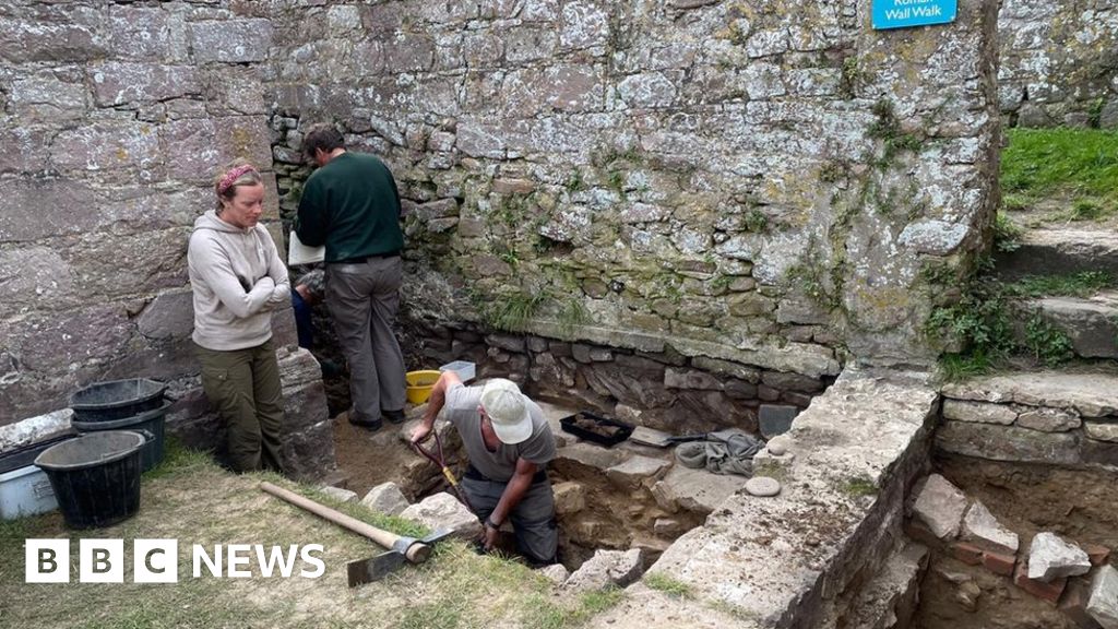 World War Two German bunker in Alderney built inside Roman fort - BBC News