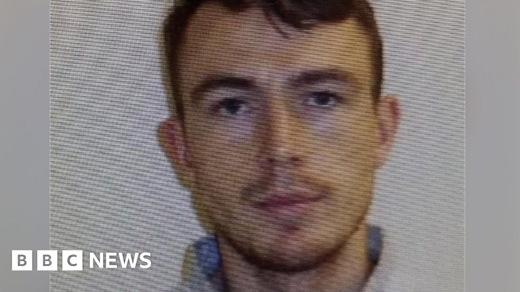 Escaped prisoner jailed after capture in Wandsworth - BBC News