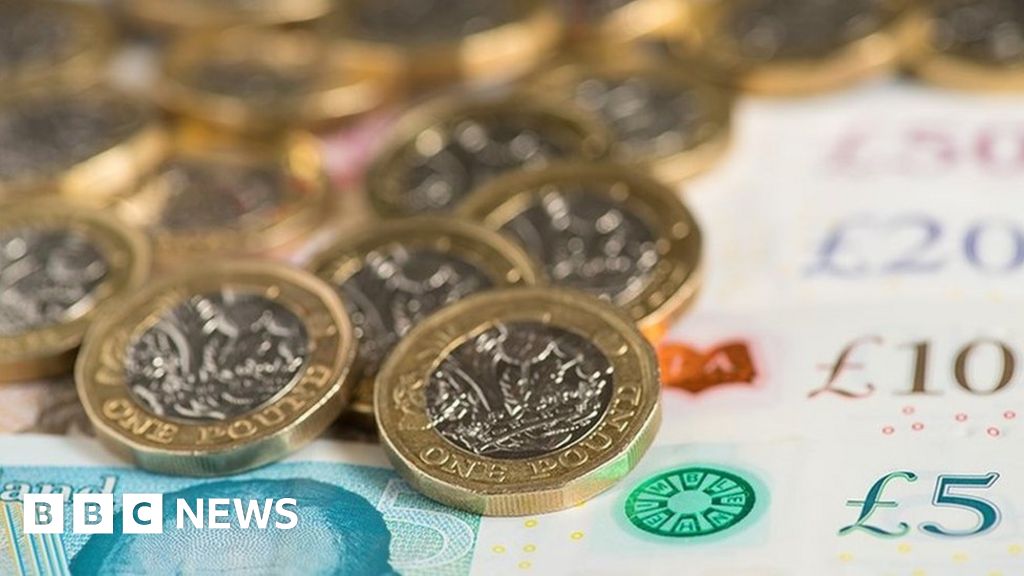 Stockport loan shark victim tells of spiralling debt ordeal - BBC News