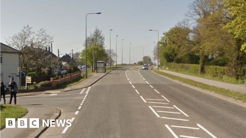 Coxhoe crash leaves driver dead - BBC News